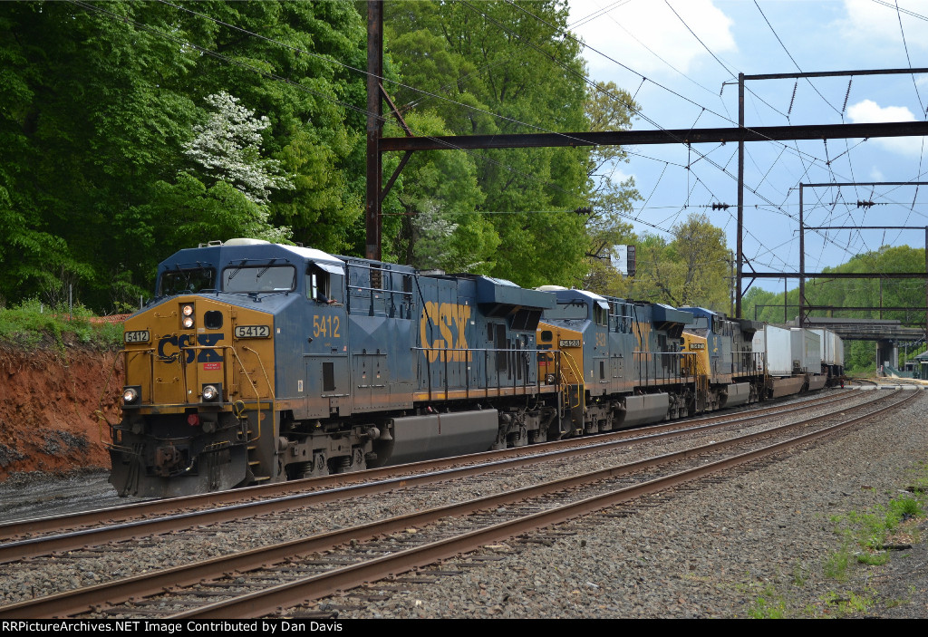 CSX ES40DC 5412 leads Q032-06
